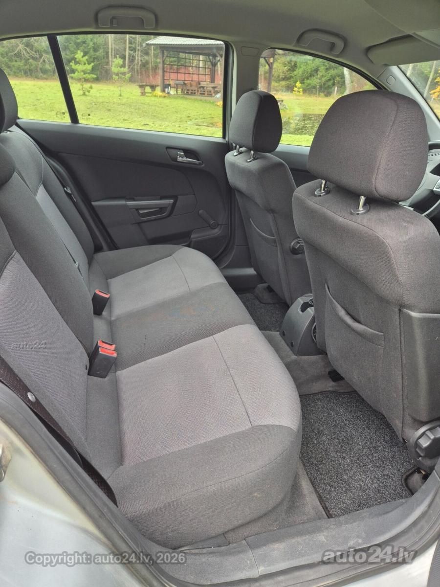 Pelēks Opel Astra 2012 Keila, ar dzinēja tilpumu 1.60 L un nobraukumu 179 tūkst. km par 3150 €, foto 11 vietnē AUTOMOTO.COM.LV