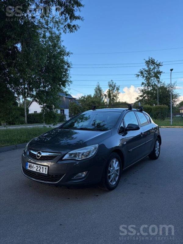 Pelēks Opel Astra 2012 Rīga, ar dzinēja tilpumu 2.00 L un nobraukumu 165 tūkst. km par 4900 €, foto 1 vietnē AUTOMOTO.COM.LV