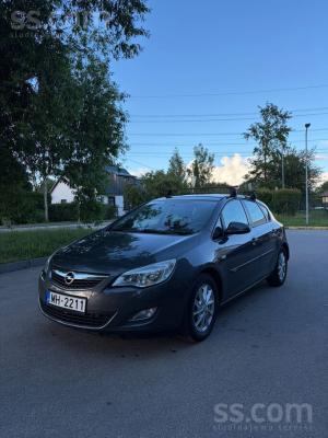 Grey Opel Astra 2012 in Riga, with an engine capacity of 2.00 L and mileage of 165 thousand km for 4900 €, photo  on AUTOMOTO.COM.LV