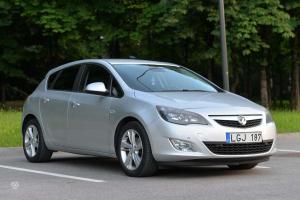 Grey Opel Astra 2012 in Kaunas, with an engine capacity of 1.70 L and mileage of 378 thousand km for 2750 €, photo 3 on AUTOMOTO.COM.LV