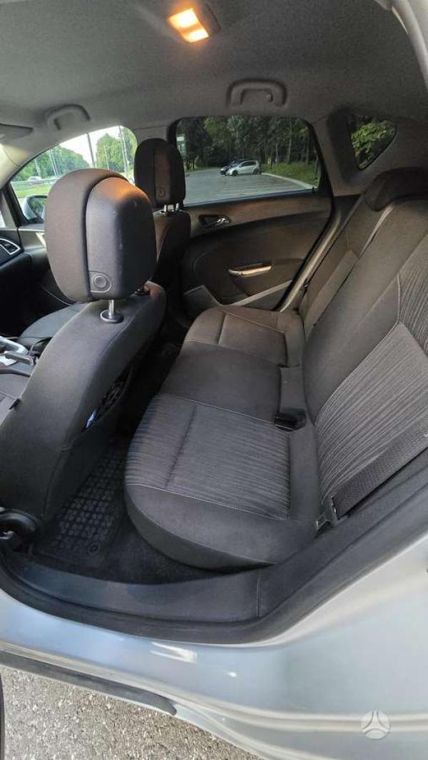 Grey Opel Astra 2012 in Kaunas, with an engine capacity of 1.70 L and mileage of 378 thousand km for 2750 €, photo 9 on AUTOMOTO.COM.LV