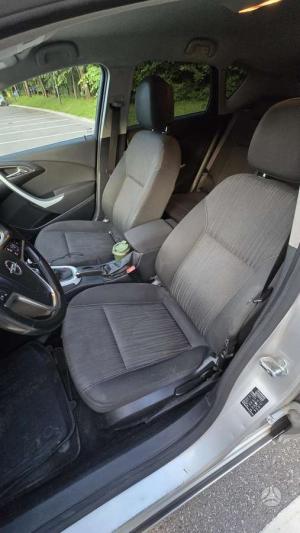 Grey Opel Astra 2012 in Kaunas, with an engine capacity of 1.70 L and mileage of 378 thousand km for 2750 €, photo 11 on AUTOMOTO.COM.LV