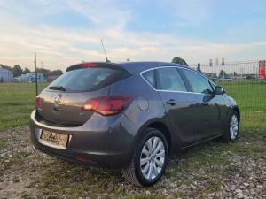 Grey Opel Astra 2012 in Saldus, with an engine capacity of 1.70 L and mileage of 180 thousand km for 5200 €, photo 3 on AUTOMOTO.COM.LV