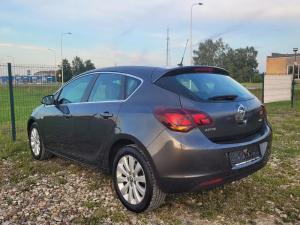 Grey Opel Astra 2012 in Saldus, with an engine capacity of 1.70 L and mileage of 180 thousand km for 5200 €, photo 5 on AUTOMOTO.COM.LV