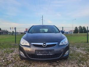Grey Opel Astra 2012 in Saldus, with an engine capacity of 1.70 L and mileage of 180 thousand km for 5200 €, photo 6 on AUTOMOTO.COM.LV