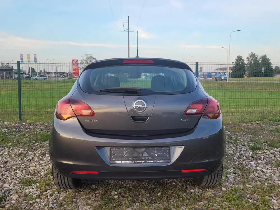 Grey Opel Astra 2012 in Saldus, with an engine capacity of 1.70 L and mileage of 180 thousand km for 5200 €, photo 7 on AUTOMOTO.COM.LV