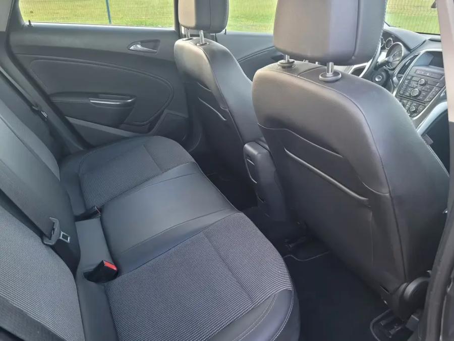 Grey Opel Astra 2012 in Saldus, with an engine capacity of 1.70 L and mileage of 180 thousand km for 5200 €, photo 9 on AUTOMOTO.COM.LV