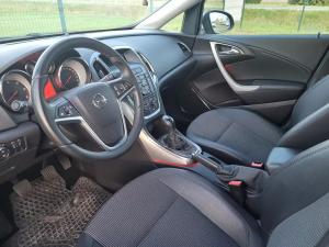 Grey Opel Astra 2012 in Saldus, with an engine capacity of 1.70 L and mileage of 180 thousand km for 5200 €, photo 11 on AUTOMOTO.COM.LV