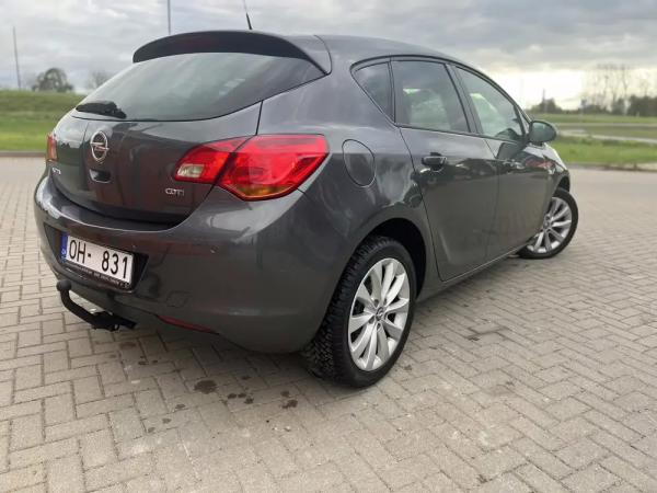 Pelēks Opel Astra 2012 Jēkabpils, ar dzinēja tilpumu 1.70 L un nobraukumu 260 tūkst. km par 4990 €, foto 2 vietnē AUTOMOTO.COM.LV