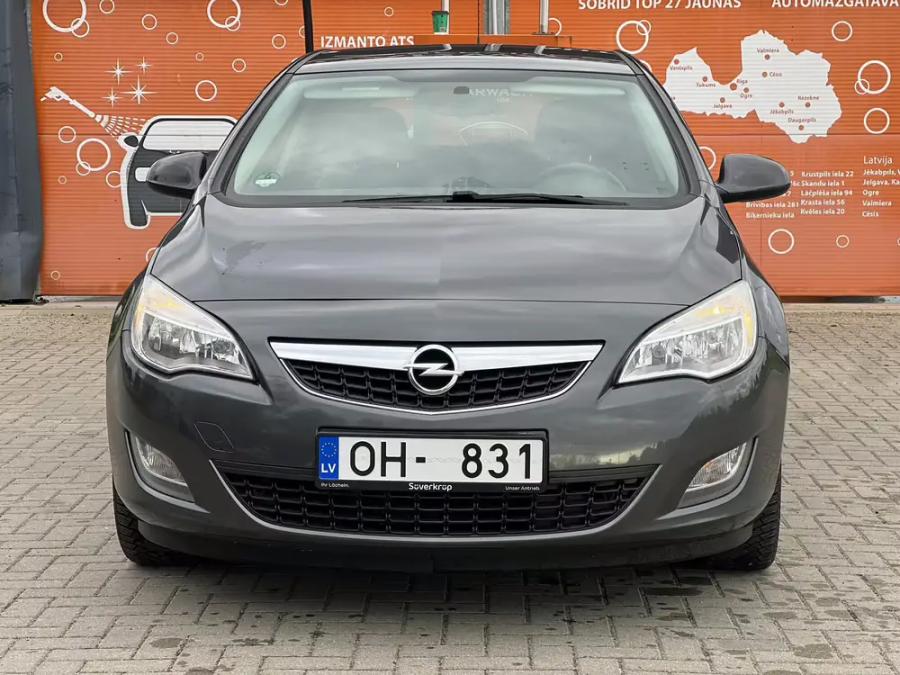 Grey Opel Astra 2012 in Jekabpils, with an engine capacity of 1.70 L and mileage of 260 thousand km for 4990 €, photo 5 on AUTOMOTO.COM.LV