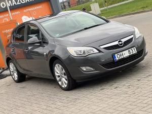 Grey Opel Astra 2012 in Jekabpils, with an engine capacity of 1.70 L and mileage of 260 thousand km for 4990 €, photo 6 on AUTOMOTO.COM.LV