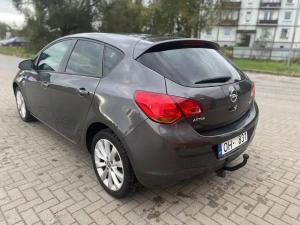 Grey Opel Astra 2012 in Jekabpils, with an engine capacity of 1.70 L and mileage of 260 thousand km for 4990 €, photo 8 on AUTOMOTO.COM.LV