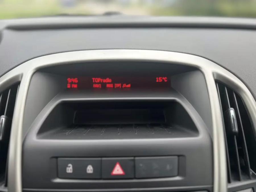 Grey Opel Astra 2012 in Jekabpils, with an engine capacity of 1.70 L and mileage of 260 thousand km for 4990 €, photo 18 on AUTOMOTO.COM.LV