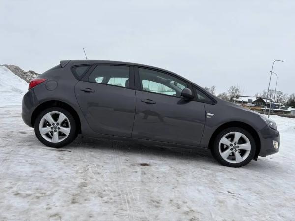 Grey Opel Astra 2012 in Daugavpils, with an engine capacity of 1.40 L and mileage of 266 thousand km for 3950 €, photo 7 on AUTOMOTO.COM.LV