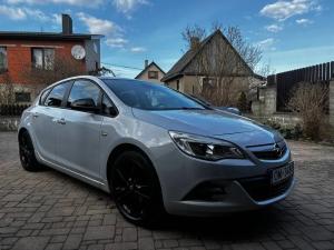 Grey Opel Astra 2012 in Saldus, with an engine capacity of 1.40 L and mileage of 176 thousand km for 4990 €, photo 4 on AUTOMOTO.COM.LV
