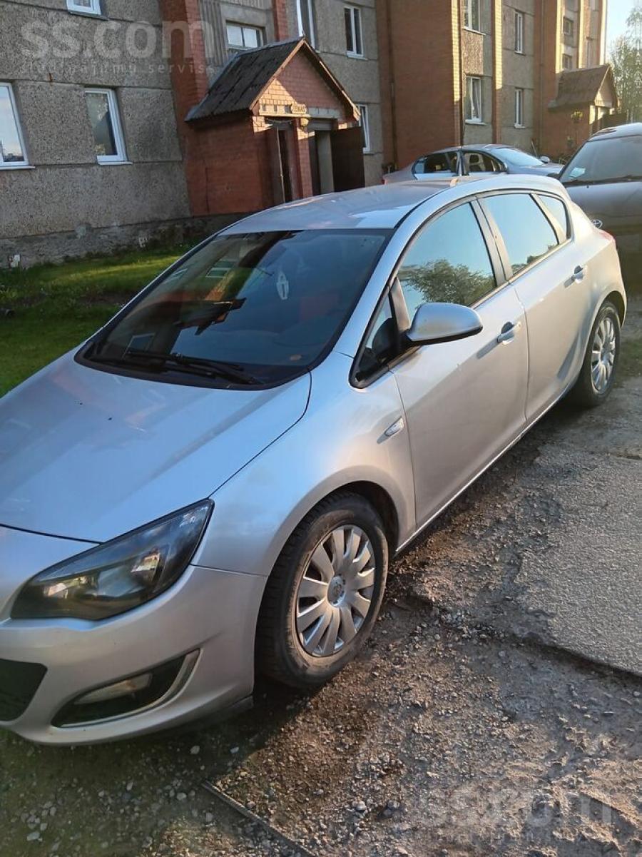 Grey Opel Astra 2012 in Riga, with an engine capacity of 1.70 L and mileage of 267 thousand km for 3300 €, photo 1 on AUTOMOTO.COM.LV
