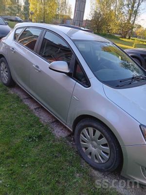 Grey Opel Astra 2012 in Riga, with an engine capacity of 1.70 L and mileage of 267 thousand km for 3300 €, photo 3 on AUTOMOTO.COM.LV