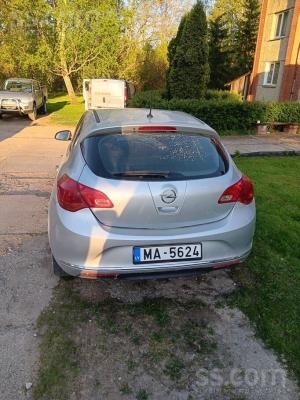 Grey Opel Astra 2012 in Riga, with an engine capacity of 1.70 L and mileage of 267 thousand km for 3300 €, photo 6 on AUTOMOTO.COM.LV