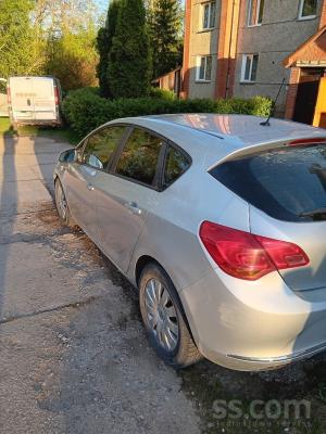 Grey Opel Astra 2012 in Riga, with an engine capacity of 1.70 L and mileage of 267 thousand km for 3300 €, photo 7 on AUTOMOTO.COM.LV