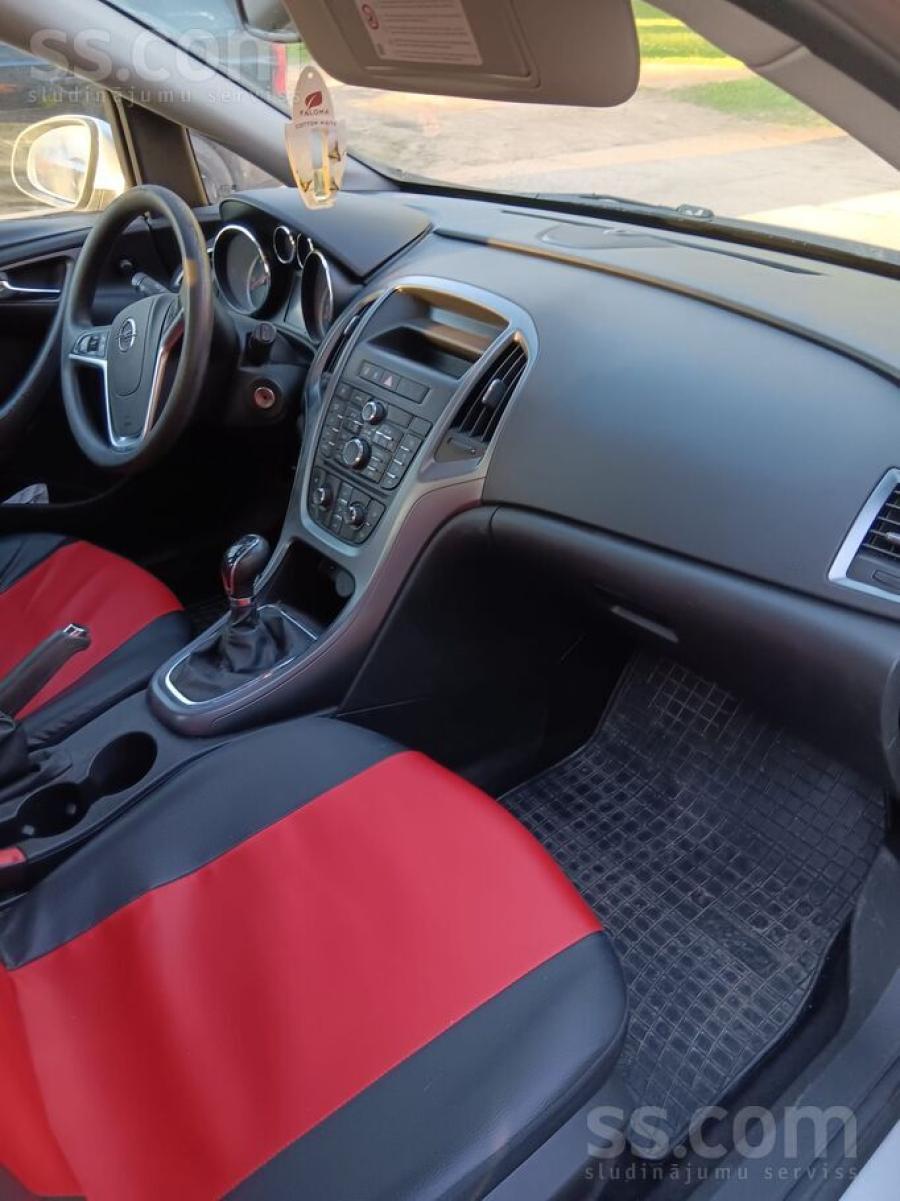 Grey Opel Astra 2012 in Riga, with an engine capacity of 1.70 L and mileage of 267 thousand km for 3300 €, photo 13 on AUTOMOTO.COM.LV