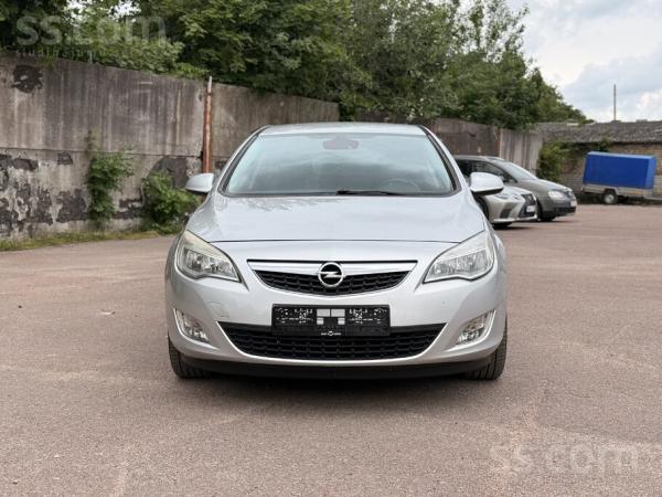 Pelēks Opel Astra 2012 Liepāja, ar dzinēja tilpumu 1.40 L un nobraukumu 247 tūkst. km par 3500 €, foto 2 vietnē AUTOMOTO.COM.LV