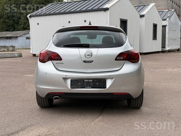Pelēks Opel Astra 2012 Liepāja, ar dzinēja tilpumu 1.40 L un nobraukumu 247 tūkst. km par 3500 €, foto 5 vietnē AUTOMOTO.COM.LV