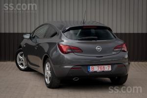 Grey Opel Astra 2012 in Talsi, with an engine capacity of 1.40 L and mileage of 154 thousand km for 6250 €, photo 5 on AUTOMOTO.COM.LV