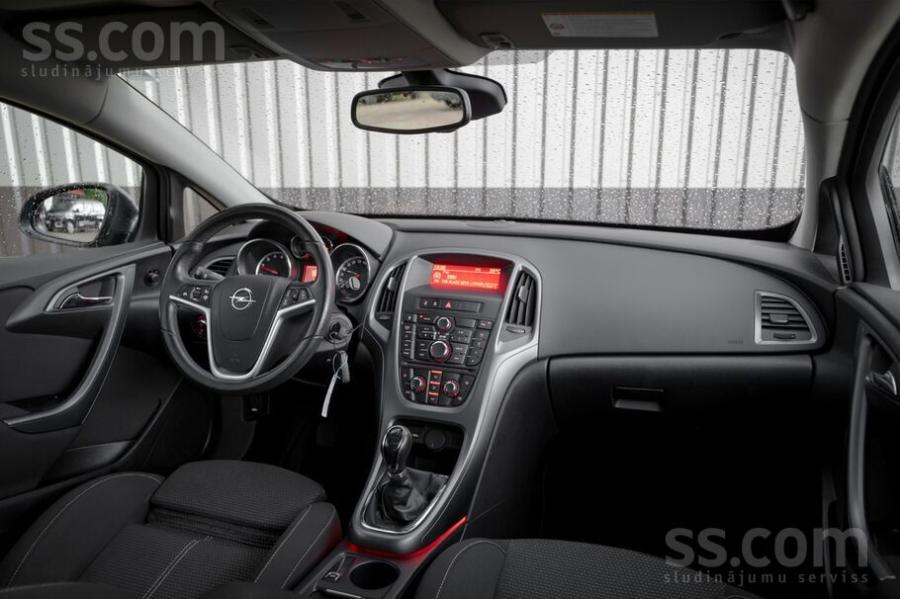 Grey Opel Astra 2012 in Talsi, with an engine capacity of 1.40 L and mileage of 154 thousand km for 6250 €, photo 9 on AUTOMOTO.COM.LV
