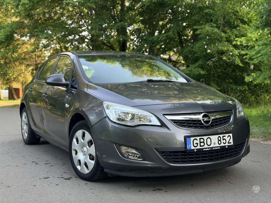 Pelēks Opel Astra 2012 Utena, ar dzinēja tilpumu 1.69 L un nobraukumu 332 tūkst. km par 1750 €, foto 1 vietnē AUTOMOTO.COM.LV