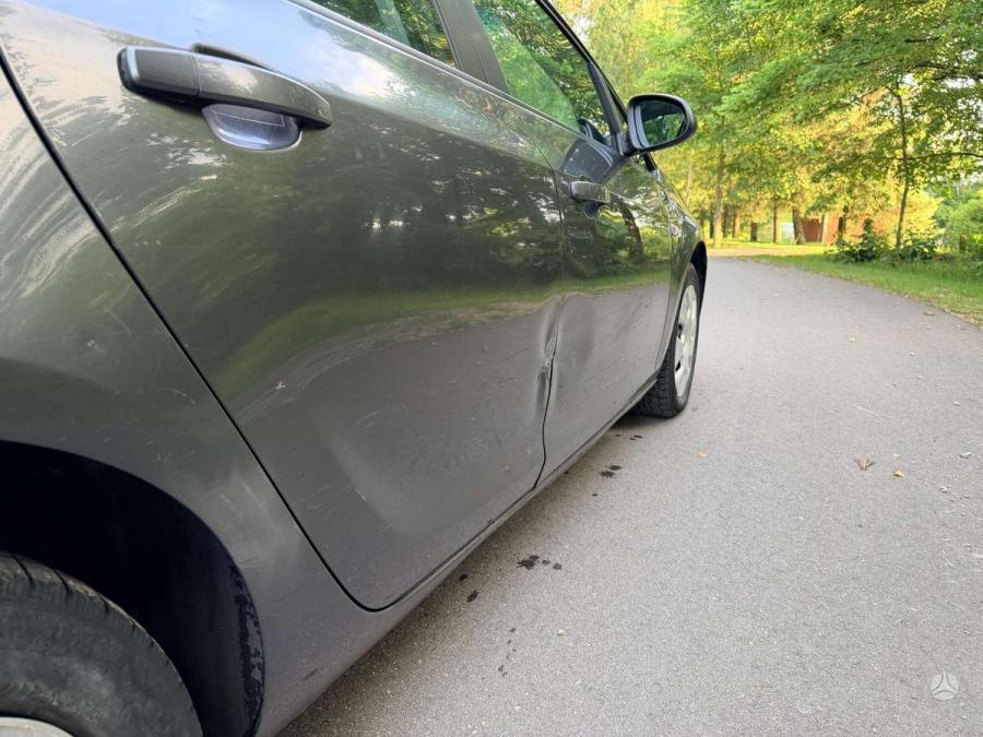 Pelēks Opel Astra 2012 Utena, ar dzinēja tilpumu 1.69 L un nobraukumu 332 tūkst. km par 1750 €, foto 21 vietnē AUTOMOTO.COM.LV
