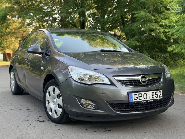 Grey Opel Astra 2012 in Utena, with an engine capacity of 1.70 L and mileage of 332 thousand km for 1750 €, photo 7 on AUTOMOTO.COM.LV