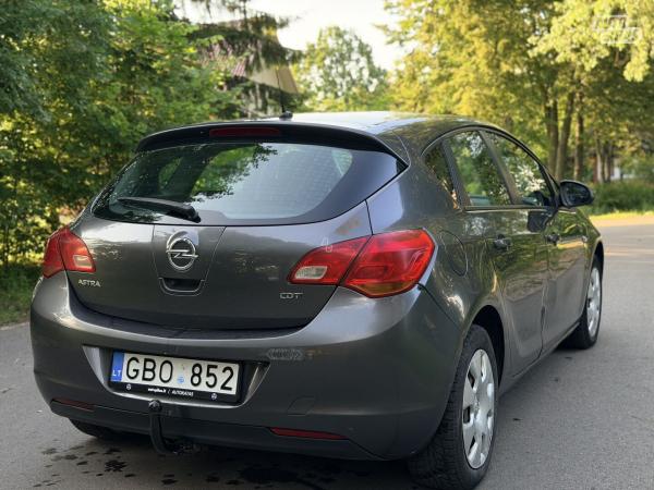 Grey Opel Astra 2012 in Utena, with an engine capacity of 1.70 L and mileage of 332 thousand km for 1750 €, photo 9 on AUTOMOTO.COM.LV