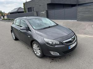Grey Opel Astra 2012 in Kaunas, with an engine capacity of 1.69 L and mileage of 240 thousand km for 2650 €, photo 3 on AUTOMOTO.COM.LV