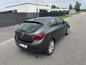 Grey Opel Astra 2012 in Kaunas, with an engine capacity of 1.69 L and mileage of 240 thousand km for 2650 €, photo 4 on AUTOMOTO.COM.LV