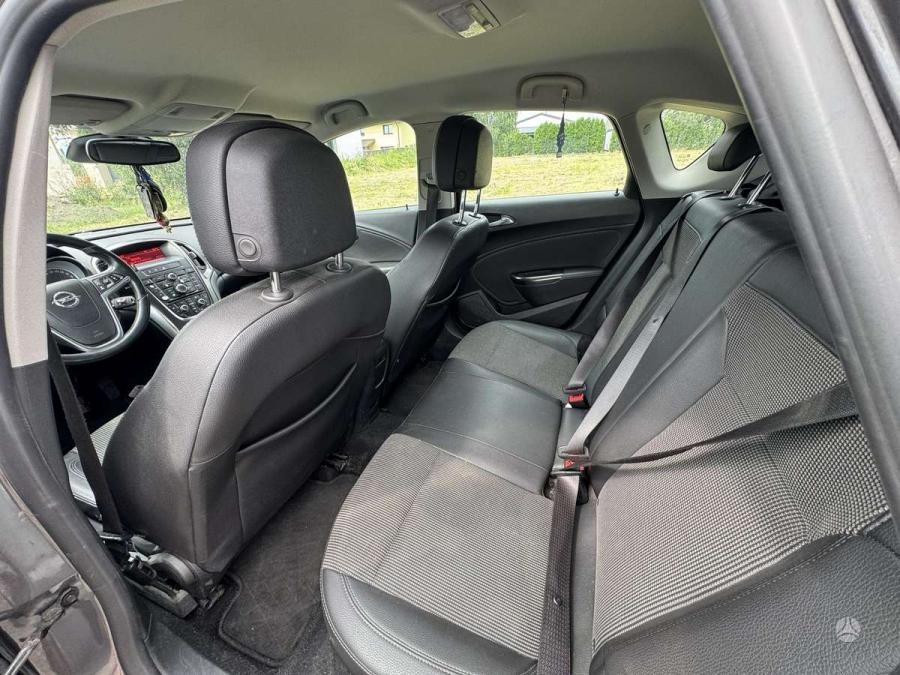 Grey Opel Astra 2012 in Kaunas, with an engine capacity of 1.69 L and mileage of 240 thousand km for 2650 €, photo 7 on AUTOMOTO.COM.LV