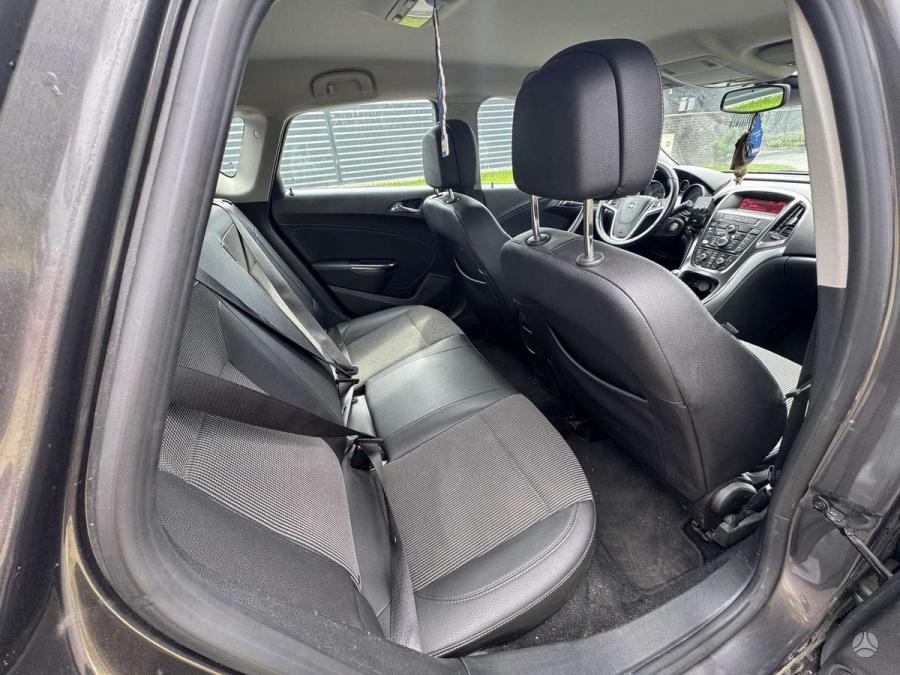 Grey Opel Astra 2012 in Kaunas, with an engine capacity of 1.69 L and mileage of 240 thousand km for 2650 €, photo 9 on AUTOMOTO.COM.LV