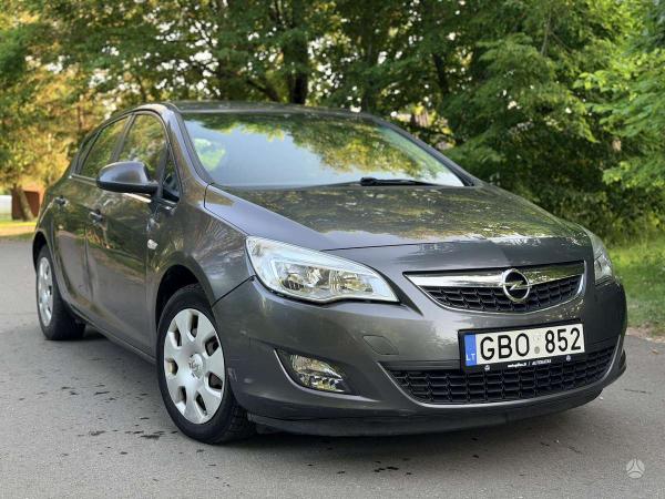 Pelēks Opel Astra 2012 Utena, ar dzinēja tilpumu 1.69 L un nobraukumu 332 tūkst. km par 1750 €, foto 1 vietnē AUTOMOTO.COM.LV