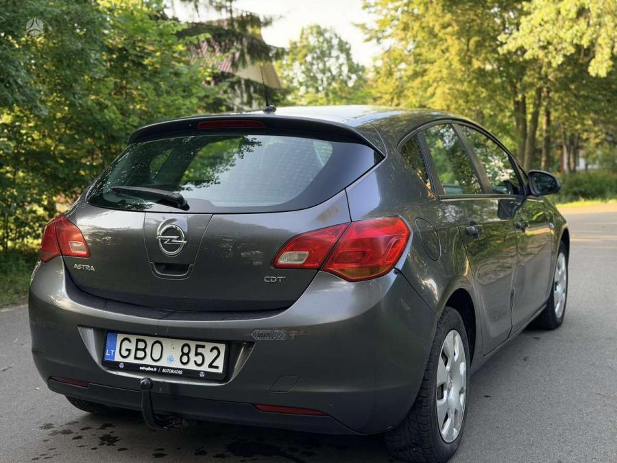 Grey Opel Astra 2012 in Utena, with an engine capacity of 1.69 L and mileage of 332 thousand km for 1750 €, photo 15 on AUTOMOTO.COM.LV