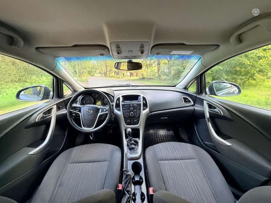 Grey Opel Astra 2012 in Utena, with an engine capacity of 1.69 L and mileage of 332 thousand km for 1750 €, photo 25 on AUTOMOTO.COM.LV