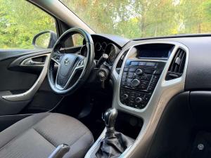 Grey Opel Astra 2012 in Utena, with an engine capacity of 1.69 L and mileage of 332 thousand km for 1750 €, photo 29 on AUTOMOTO.COM.LV