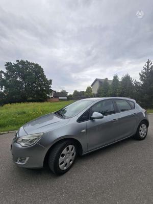 Grey Opel Astra 2012 in Vilnius, with an engine capacity of 1.36 L and mileage of 273 thousand km for 2750 €, photo  on AUTOMOTO.COM.LV