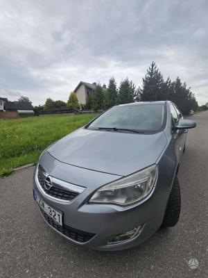 Grey Opel Astra 2012 in Vilnius, with an engine capacity of 1.36 L and mileage of 273 thousand km for 2750 €, photo 3 on AUTOMOTO.COM.LV