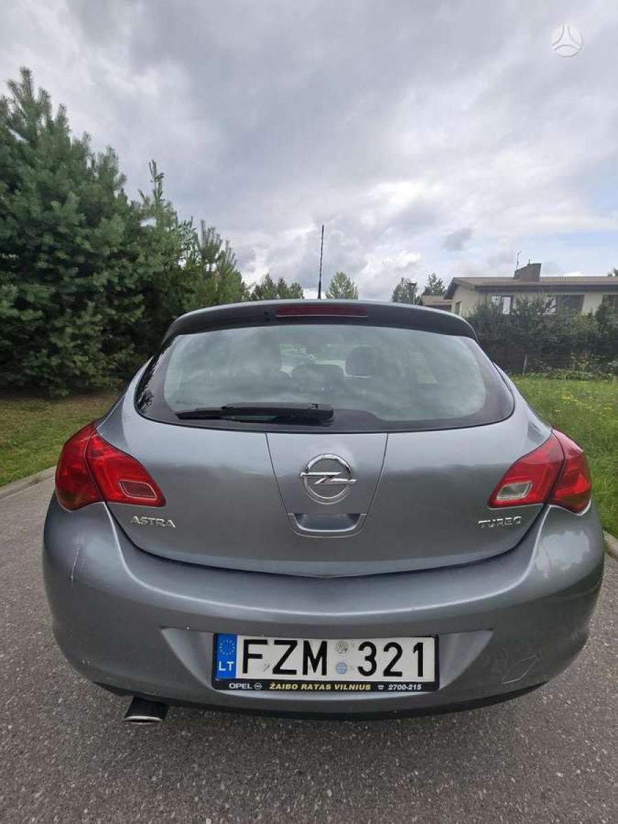 Grey Opel Astra 2012 in Vilnius, with an engine capacity of 1.36 L and mileage of 273 thousand km for 2750 €, photo 7 on AUTOMOTO.COM.LV