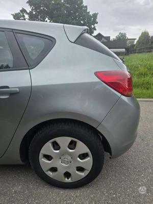Grey Opel Astra 2012 in Vilnius, with an engine capacity of 1.36 L and mileage of 273 thousand km for 2750 €, photo 9 on AUTOMOTO.COM.LV