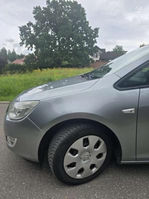 Grey Opel Astra 2012 in Vilnius, with an engine capacity of 1.36 L and mileage of 273 thousand km for 2750 €, photo 11 on AUTOMOTO.COM.LV