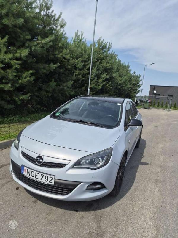 Pelēks Opel Astra 2012 Kauņa, ar dzinēja tilpumu 1.36 L un nobraukumu 195 tūkst. km par 3200 €, foto 2 vietnē AUTOMOTO.COM.LV
