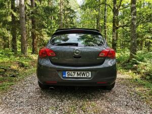 Pelēks Opel Astra 2012 Tallina, ar dzinēja tilpumu 1.70 L un nobraukumu 0 tūkst. km par 3999 €, foto 4 vietnē AUTOMOTO.COM.LV