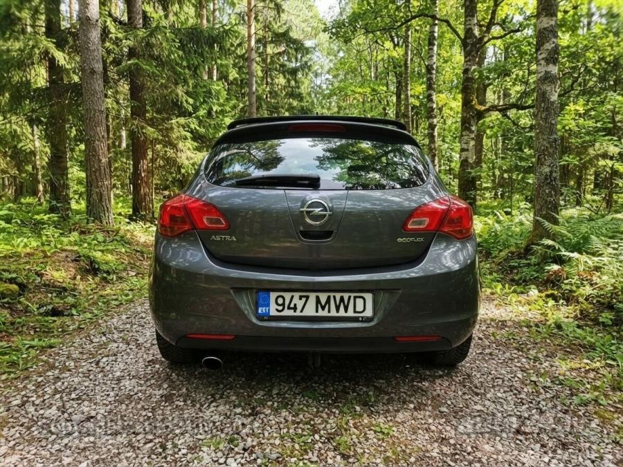 Pelēks Opel Astra 2012 Tallina, ar dzinēja tilpumu 1.70 L un nobraukumu 0 tūkst. km par 3999 €, foto 4 vietnē AUTOMOTO.COM.LV