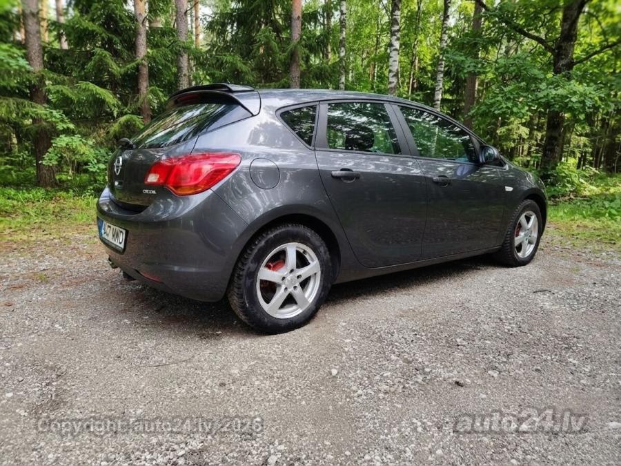 Pelēks Opel Astra 2012 Tallina, ar dzinēja tilpumu 1.70 L un nobraukumu 0 tūkst. km par 3999 €, foto 5 vietnē AUTOMOTO.COM.LV