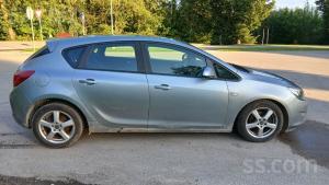 Grey Opel Astra 2012 in Riga, with an engine capacity of 1.40 L and mileage of 251 thousand km for 1000 €, photo 3 on AUTOMOTO.COM.LV